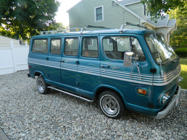 1969 GMC - CHEVY Window Van - Classic GMC G-10 Sportvan 1969 for sale