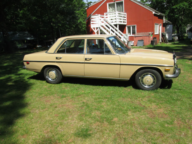 1973 mercedes benz D (Restored) - Classic Mercedes-Benz 200-Series 1973 ...