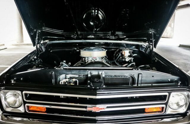 67 CHEVY SUBURBAN - Classic Chevrolet C-10 1967 for sale