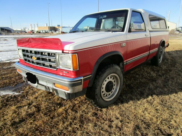 87 Chevrolet S-10, 4 x 4, LOW MILES - Classic Chevrolet S-10 1987 for sale