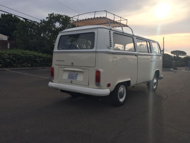 BEAUTIFUL 1972 VW BUS DELUXE - Classic Volkswagen Bus/Vanagon 1972 for sale