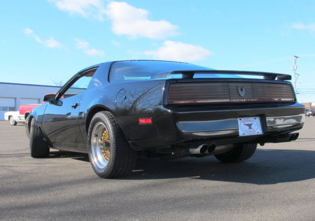 Firebird 355 Ram Air 5 speed no reserve - Classic Pontiac Trans Am 1983 ...
