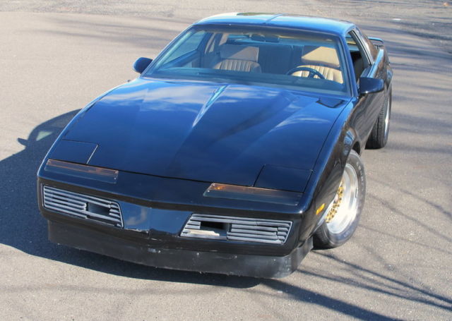 Firebird 355 Ram Air 5 speed no reserve - Classic Pontiac Trans Am 1983 ...