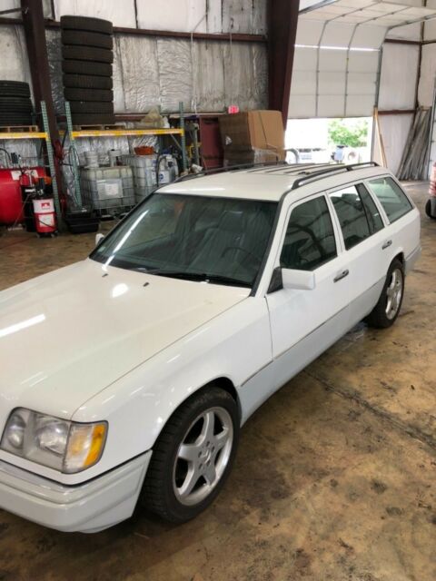 W124 wagon that belonged to Dave Thomas (Wendys founder) - Classic ...